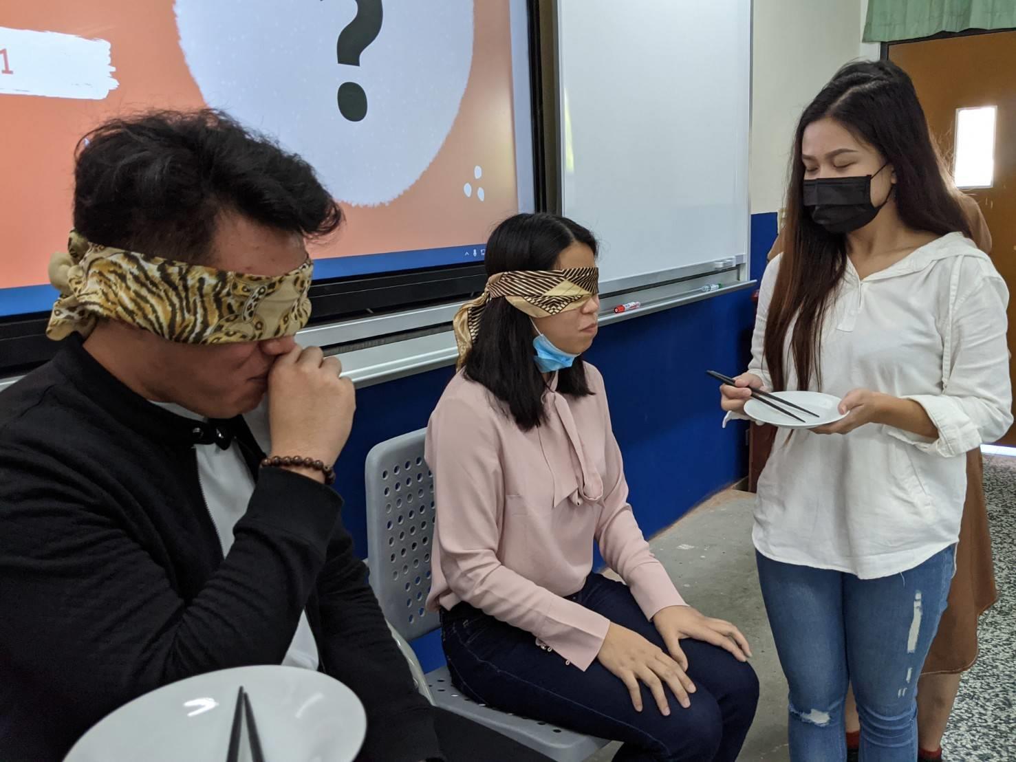 MUST Center for Teaching Chinese as a Second Language The Moments of ...